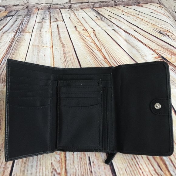 Fossil | Bags | Fossil Genuine Classic Leather Trifold Wallet | Poshmark